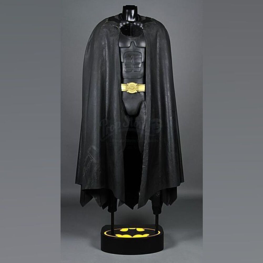 BATMAN RETURNS (1992) - Batman's Batsuit With Cape