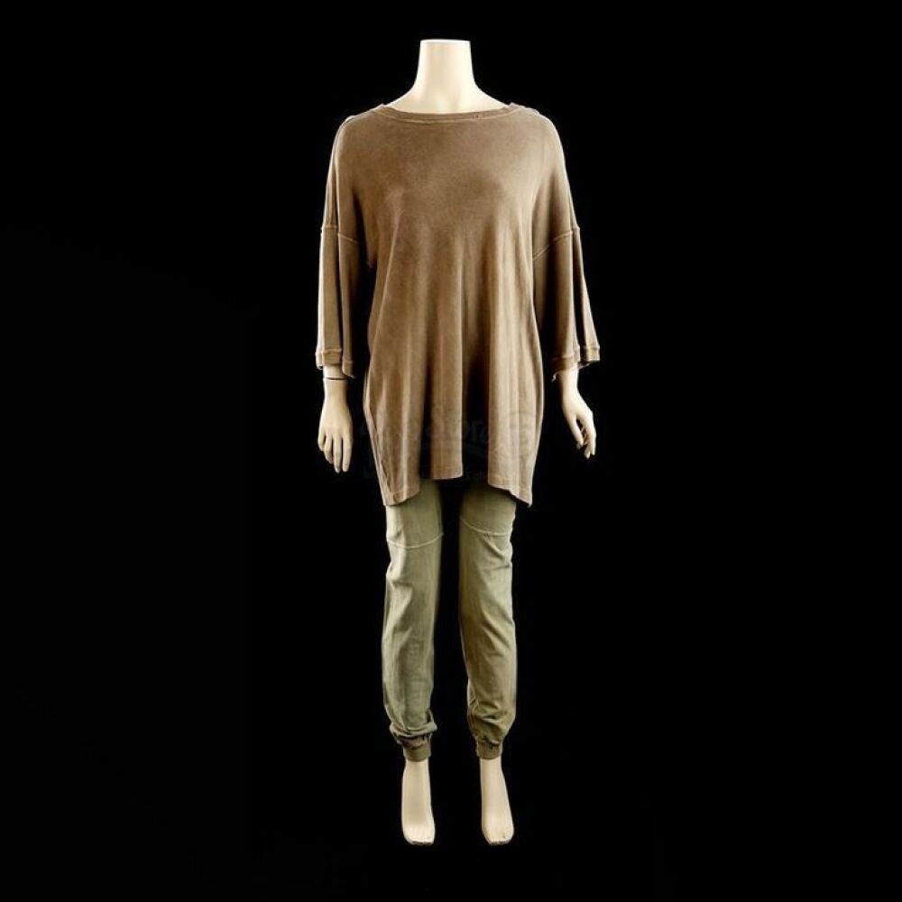 ALIEN 3 (1992) - Ripley's (Sigourney Weaver) Prison Uniform