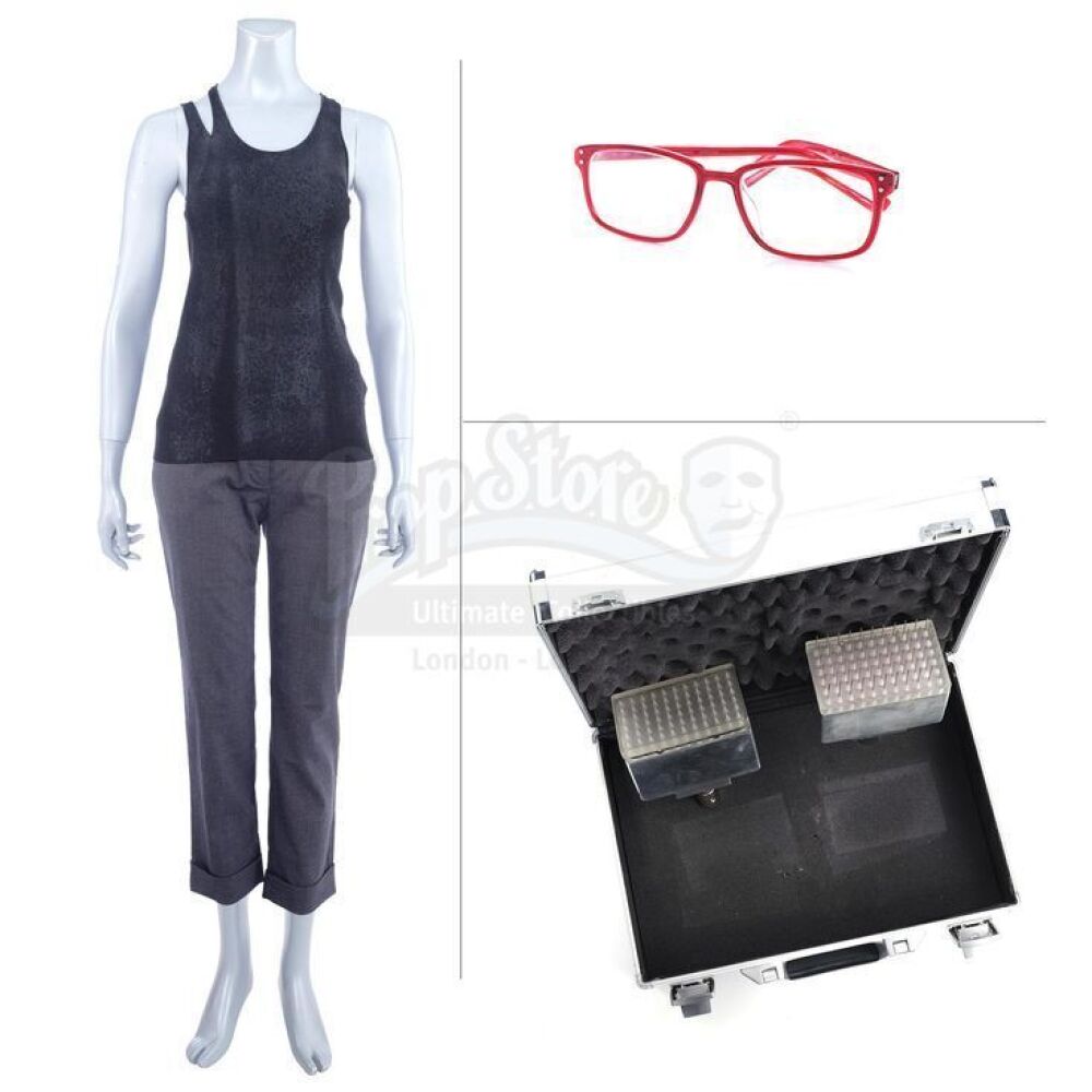 Lot # 210: Marvel's Jessica Jones (TV Series) - Trish Walker and Karl ...