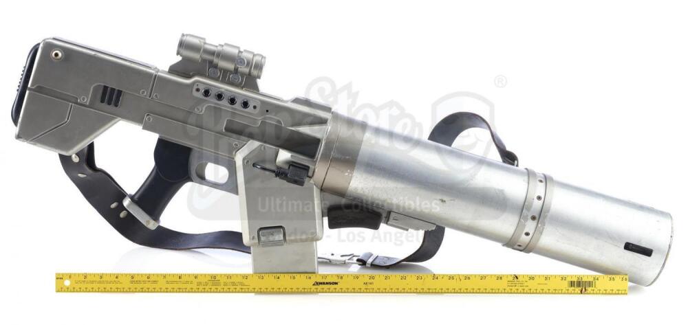 Lot #408 - JUDGE DREDD (1995) - Prison Guard Rifle