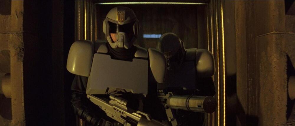 Lot #408 - JUDGE DREDD (1995) - Prison Guard Rifle