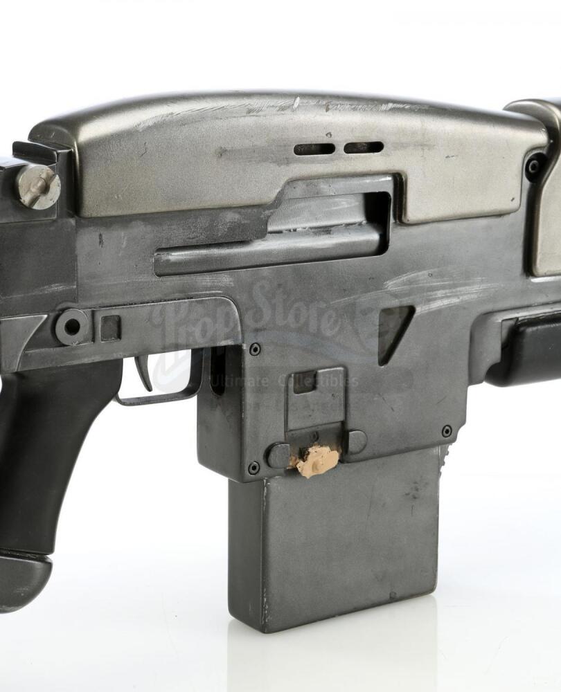 Lot #411 - JUDGE DREDD (1995) - Block War Rifle