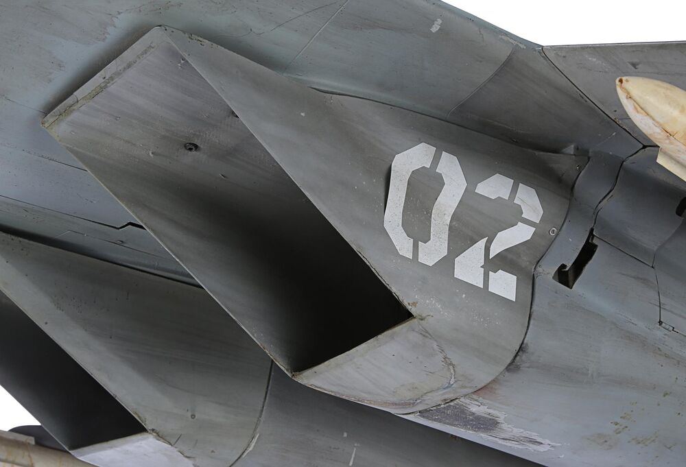 Lot #205 - JAMES BOND: GOLDENEYE (1995) - MiG-29 Fighter Jet Model ...