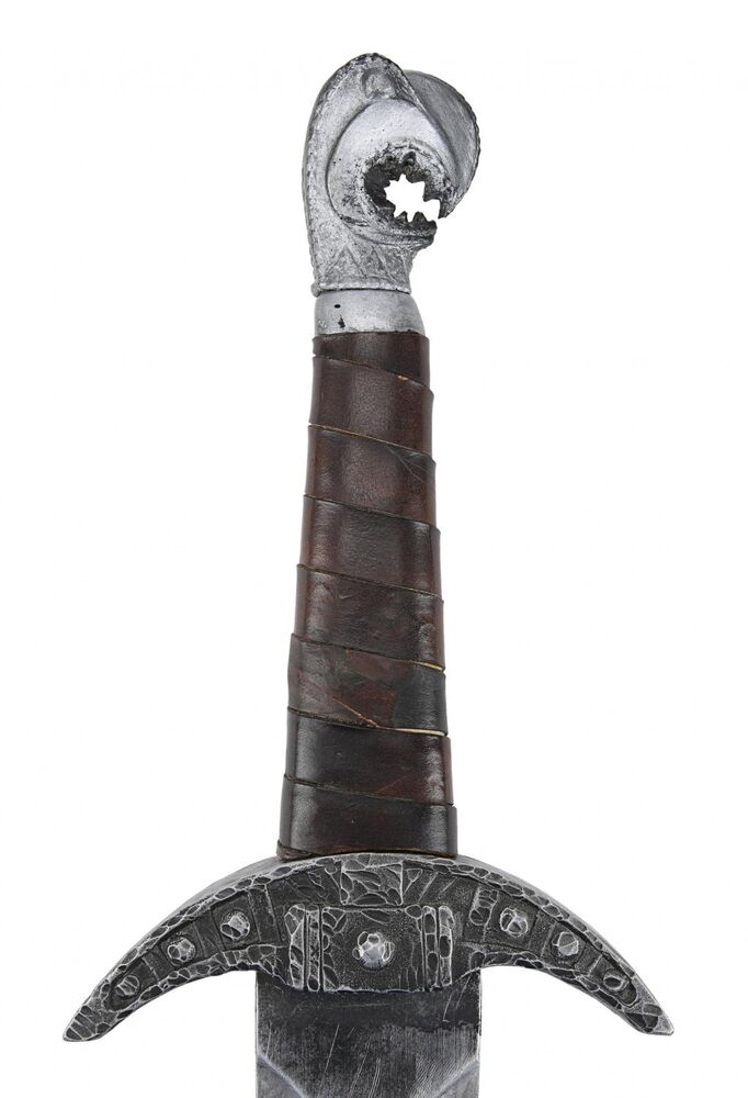 Lot #810 - PATHFINDER (2007) - Ghost's (Karl Urban) Hero Sword