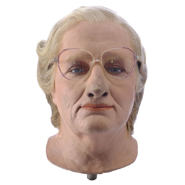 Lot # 994: Mrs. Doubtfire (1993) - Mrs. Doubtfire (Robin Williams ...