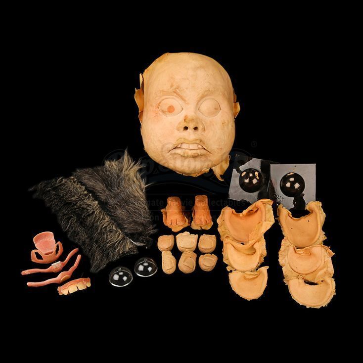 STAR WARS: RETURN OF THE JEDI (1983) - Ewok Mask and Fur Set