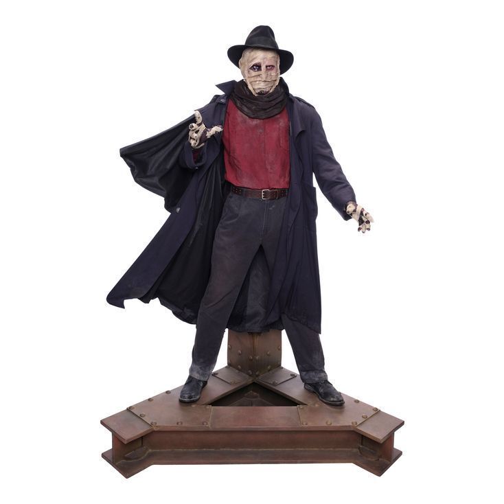 Lot #112: DARKMAN (1990) - Darkman's (Liam Neeson) Distressed Hat and ...