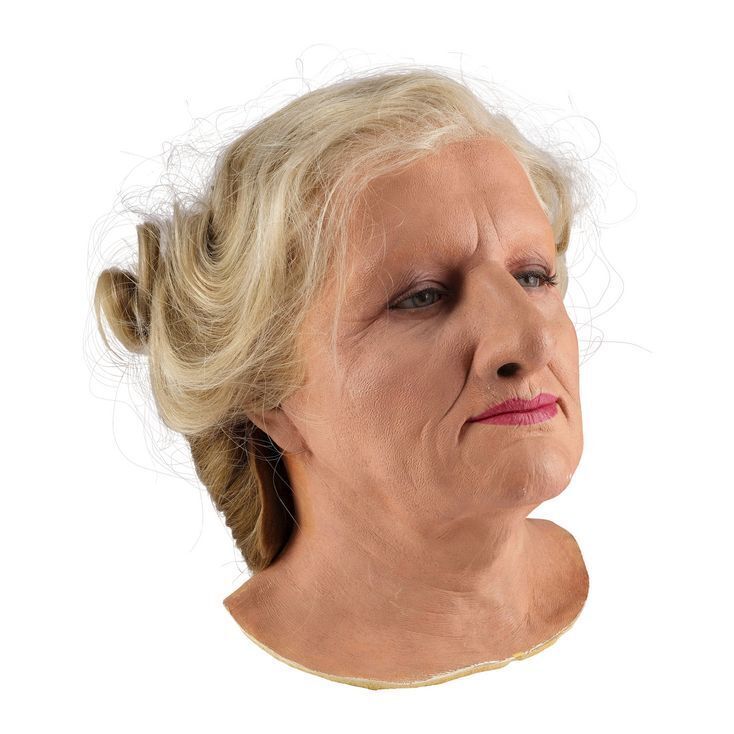 Lot # 1195: MRS. DOUBTFIRE (1993) - Mrs. Doubtfire (Robin Williams ...