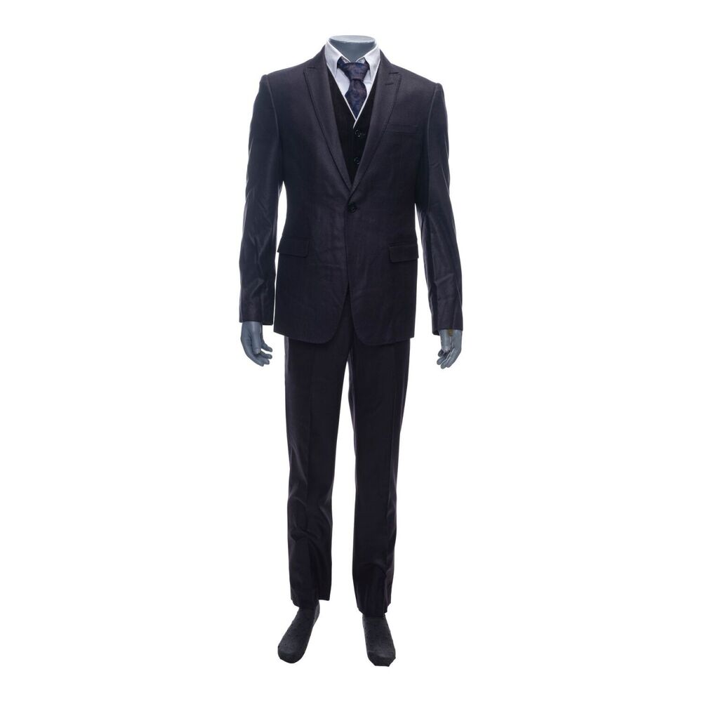 143. Niander Wallace's (Jared Leto) Navy Suit ### BLADE RUNNER 2049 (2017)